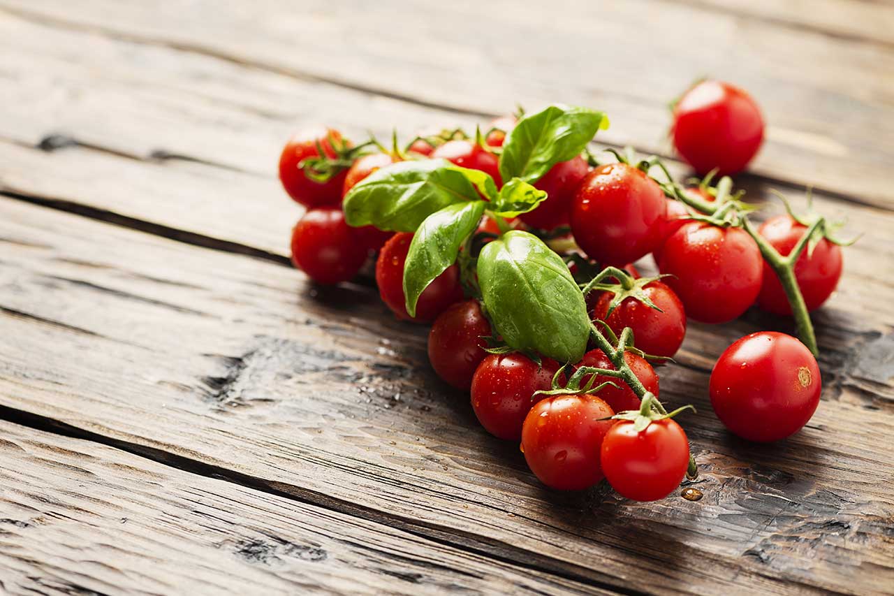 Tomates cocktails farcies à la purée d’olive – Un petit tour à la ferme